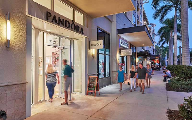 Mercato | Upscale Open-Air Shopping & Dining Complex in Naples